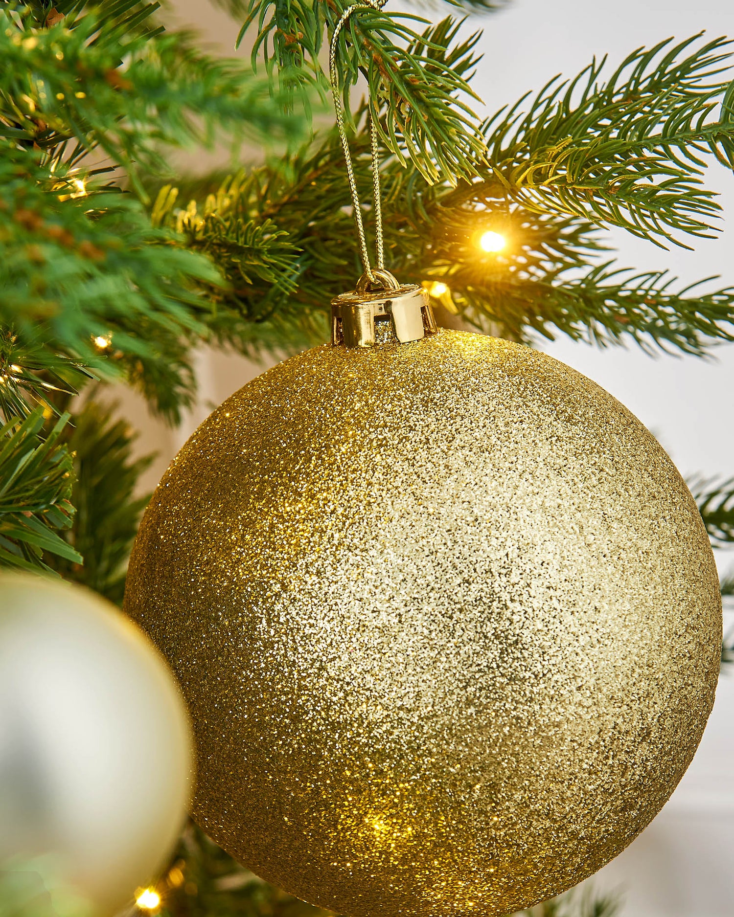 Gold Large Glitter Shatterproof Bauble, 15 cm – We R Christmas